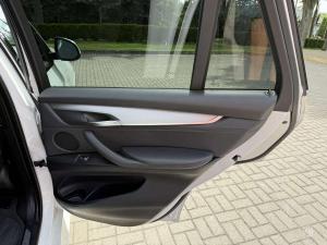 White BMW X5 2014 in Marijampole, with an engine capacity of 2.99 L and mileage of 186 thousand km for 19800 €, photo 27 on AUTOMOTO.COM.LV