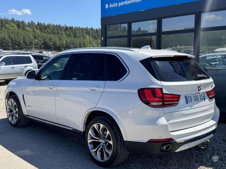 White BMW X5 2014 in Vilnius, with an engine capacity of 3.00 L and mileage of 260 thousand km for 17350 €, photo 4 on AUTOMOTO.COM.LV