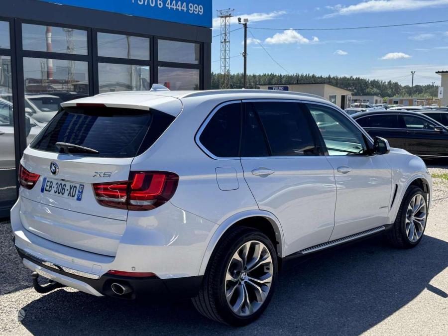 White BMW X5 2014 in Vilnius, with an engine capacity of 3.00 L and mileage of 260 thousand km for 17350 €, photo 5 on AUTOMOTO.COM.LV