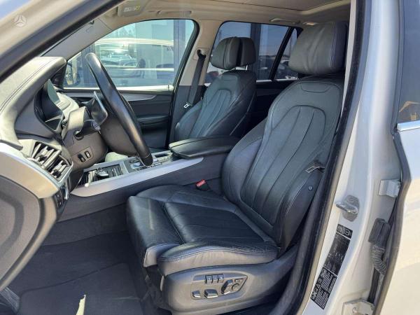 White BMW X5 2014 in Vilnius, with an engine capacity of 3.00 L and mileage of 260 thousand km for 17350 €, photo 7 on AUTOMOTO.COM.LV