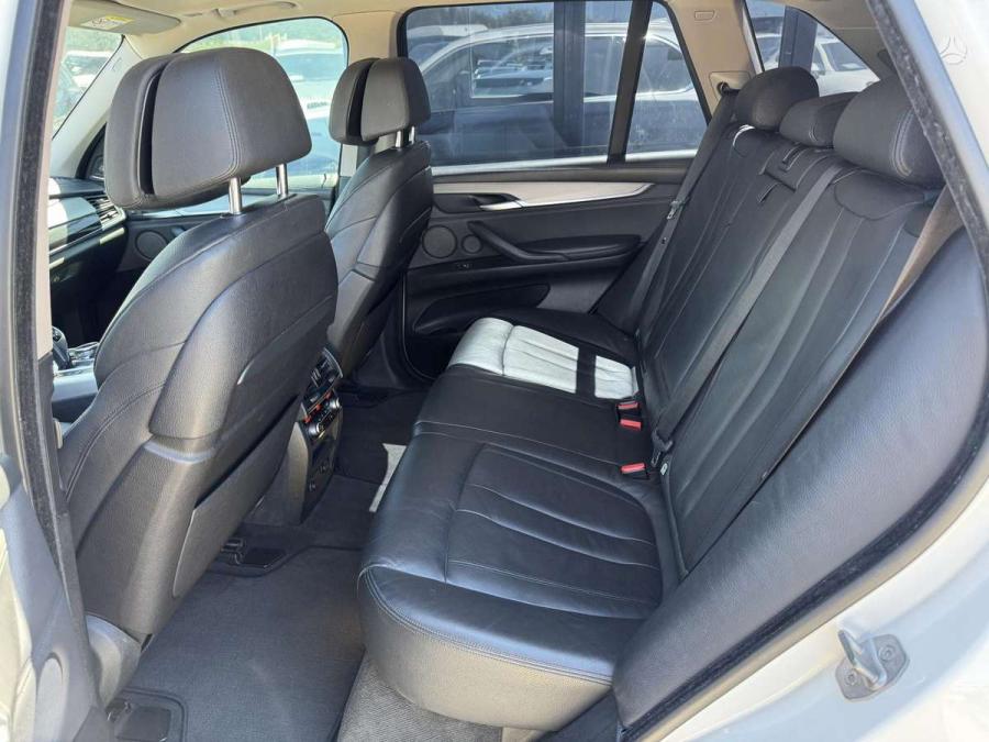 White BMW X5 2014 in Vilnius, with an engine capacity of 3.00 L and mileage of 260 thousand km for 17350 €, photo 9 on AUTOMOTO.COM.LV