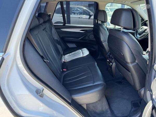 White BMW X5 2014 in Vilnius, with an engine capacity of 3.00 L and mileage of 260 thousand km for 17350 €, photo 9 on AUTOMOTO.COM.LV