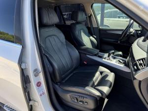 White BMW X5 2014 in Vilnius, with an engine capacity of 3.00 L and mileage of 260 thousand km for 17350 €, photo 11 on AUTOMOTO.COM.LV