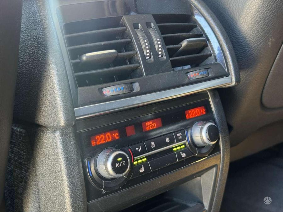 White BMW X5 2014 in Vilnius, with an engine capacity of 3.00 L and mileage of 260 thousand km for 17350 €, photo 24 on AUTOMOTO.COM.LV