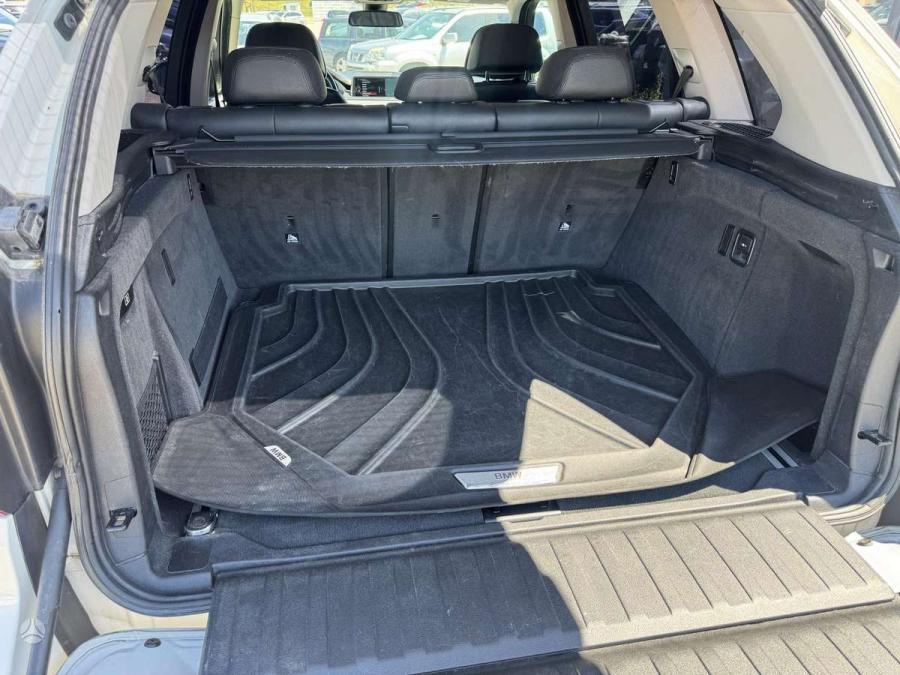 White BMW X5 2014 in Vilnius, with an engine capacity of 3.00 L and mileage of 260 thousand km for 17350 €, photo 29 on AUTOMOTO.COM.LV