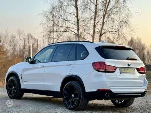 White BMW X5 2014 in Siauliai, with an engine capacity of 2.99 L and mileage of 268 thousand km for 16300 €, photo 4 on AUTOMOTO.COM.LV