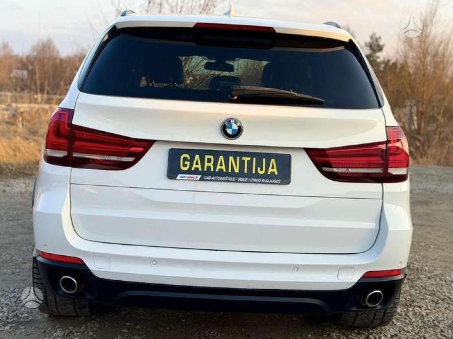 White BMW X5 2014 in Siauliai, with an engine capacity of 2.99 L and mileage of 268 thousand km for 16300 €, photo 7 on AUTOMOTO.COM.LV