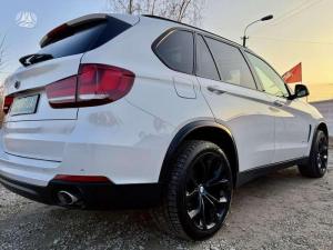 White BMW X5 2014 in Siauliai, with an engine capacity of 2.99 L and mileage of 268 thousand km for 16300 €, photo 9 on AUTOMOTO.COM.LV
