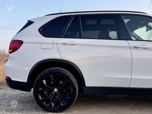 White BMW X5 2014 in Siauliai, with an engine capacity of 2.99 L and mileage of 268 thousand km for 16300 €, photo 10 on AUTOMOTO.COM.LV