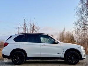 White BMW X5 2014 in Siauliai, with an engine capacity of 2.99 L and mileage of 268 thousand km for 16300 €, photo 15 on AUTOMOTO.COM.LV