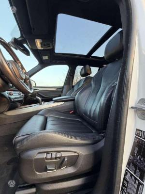 White BMW X5 2014 in Siauliai, with an engine capacity of 2.99 L and mileage of 268 thousand km for 16300 €, photo 24 on AUTOMOTO.COM.LV