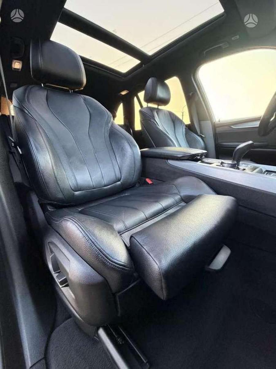 White BMW X5 2014 in Siauliai, with an engine capacity of 2.99 L and mileage of 268 thousand km for 16300 €, photo 25 on AUTOMOTO.COM.LV