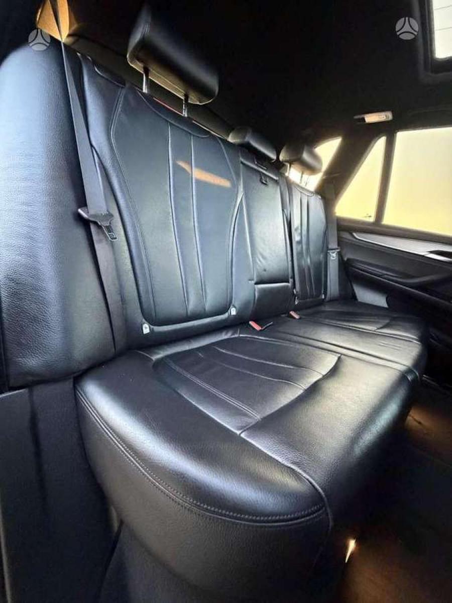 White BMW X5 2014 in Siauliai, with an engine capacity of 2.99 L and mileage of 268 thousand km for 16300 €, photo 26 on AUTOMOTO.COM.LV