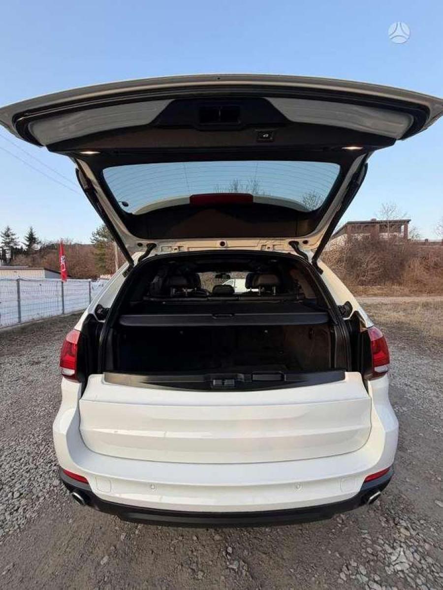 White BMW X5 2014 in Siauliai, with an engine capacity of 2.99 L and mileage of 268 thousand km for 16300 €, photo 34 on AUTOMOTO.COM.LV