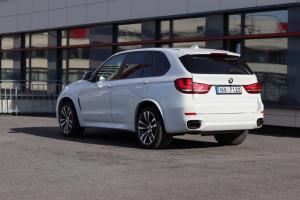Balts BMW X5 2014 Rīga, ar dzinēja tilpumu 3.00 L un nobraukumu 263 tūkst. km par 20580 €, foto 5 vietnē AUTOMOTO.COM.LV