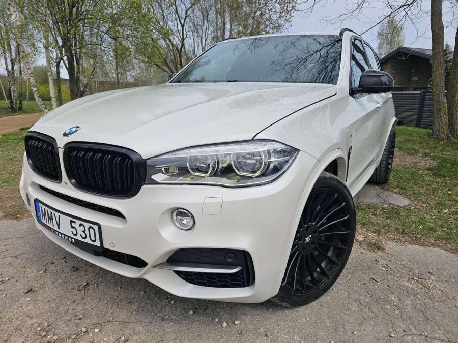 White BMW X5 2014 in Kaunas, with an engine capacity of 3.00 L and mileage of 221 thousand km for 19900 €, photo 3 on AUTOMOTO.COM.LV