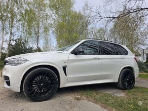 White BMW X5 2014 in Kaunas, with an engine capacity of 3.00 L and mileage of 221 thousand km for 19900 €, photo 6 on AUTOMOTO.COM.LV