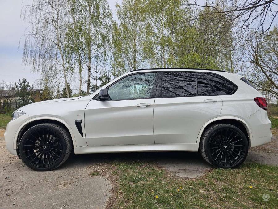 White BMW X5 2014 in Kaunas, with an engine capacity of 3.00 L and mileage of 221 thousand km for 19900 €, photo 7 on AUTOMOTO.COM.LV