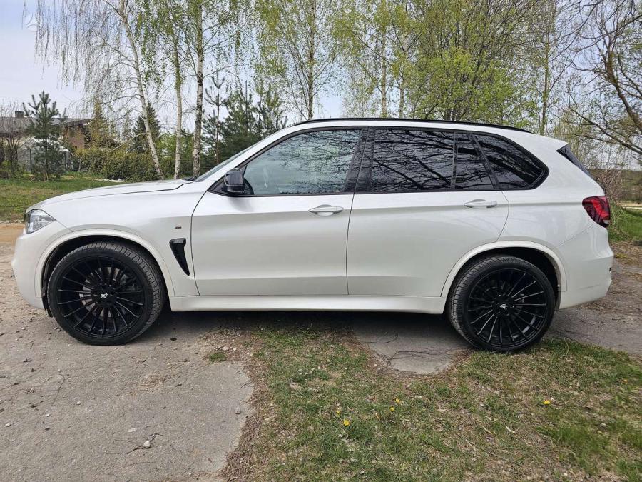 White BMW X5 2014 in Kaunas, with an engine capacity of 3.00 L and mileage of 221 thousand km for 19900 €, photo 8 on AUTOMOTO.COM.LV