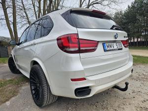 White BMW X5 2014 in Kaunas, with an engine capacity of 3.00 L and mileage of 221 thousand km for 19900 €, photo 11 on AUTOMOTO.COM.LV