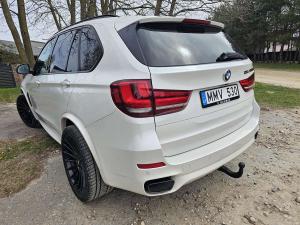 White BMW X5 2014 in Kaunas, with an engine capacity of 3.00 L and mileage of 221 thousand km for 19900 €, photo 12 on AUTOMOTO.COM.LV