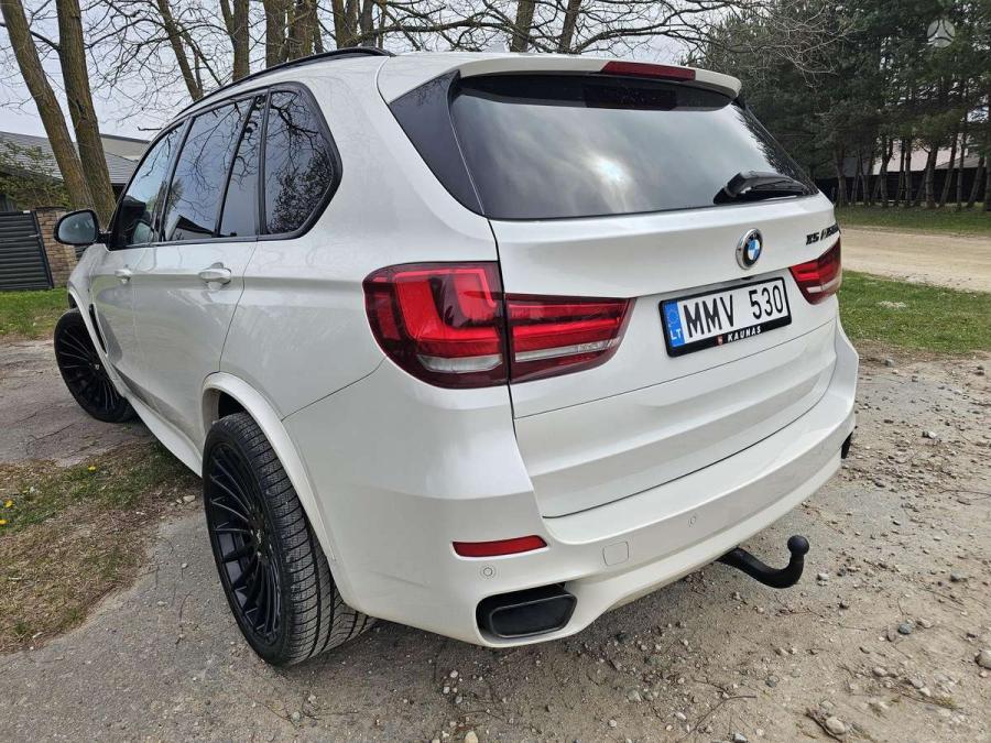 White BMW X5 2014 in Kaunas, with an engine capacity of 3.00 L and mileage of 221 thousand km for 19900 €, photo 12 on AUTOMOTO.COM.LV