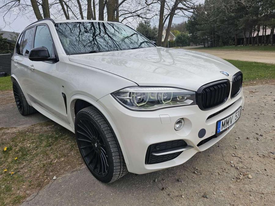 White BMW X5 2014 in Kaunas, with an engine capacity of 3.00 L and mileage of 221 thousand km for 19900 €, photo 13 on AUTOMOTO.COM.LV