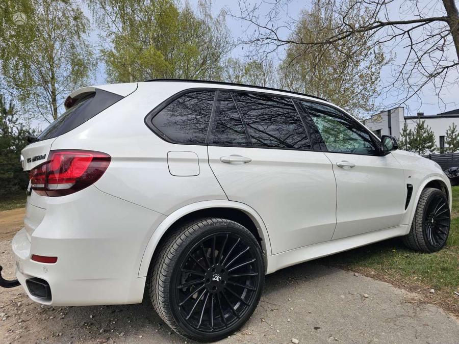 White BMW X5 2014 in Kaunas, with an engine capacity of 3.00 L and mileage of 221 thousand km for 19900 €, photo 19 on AUTOMOTO.COM.LV