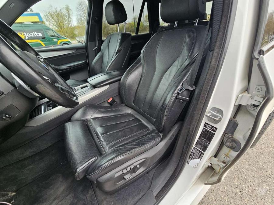 White BMW X5 2014 in Kaunas, with an engine capacity of 3.00 L and mileage of 221 thousand km for 19900 €, photo 25 on AUTOMOTO.COM.LV