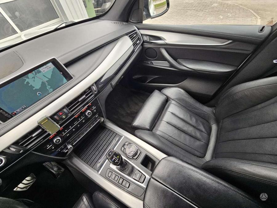 White BMW X5 2014 in Kaunas, with an engine capacity of 3.00 L and mileage of 221 thousand km for 19900 €, photo 28 on AUTOMOTO.COM.LV