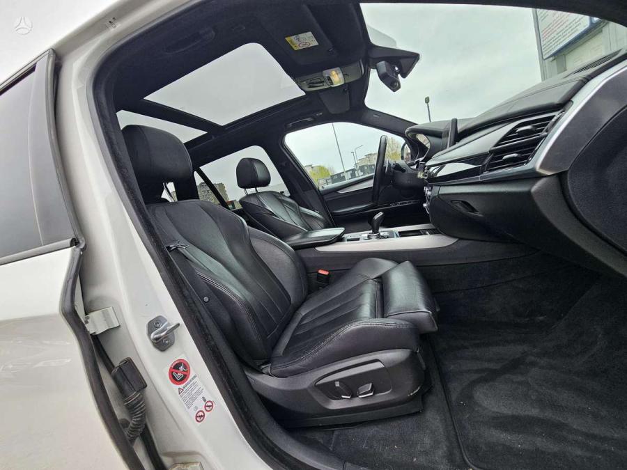 White BMW X5 2014 in Kaunas, with an engine capacity of 3.00 L and mileage of 221 thousand km for 19900 €, photo 30 on AUTOMOTO.COM.LV