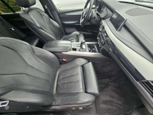 White BMW X5 2014 in Kaunas, with an engine capacity of 3.00 L and mileage of 221 thousand km for 19900 €, photo 31 on AUTOMOTO.COM.LV