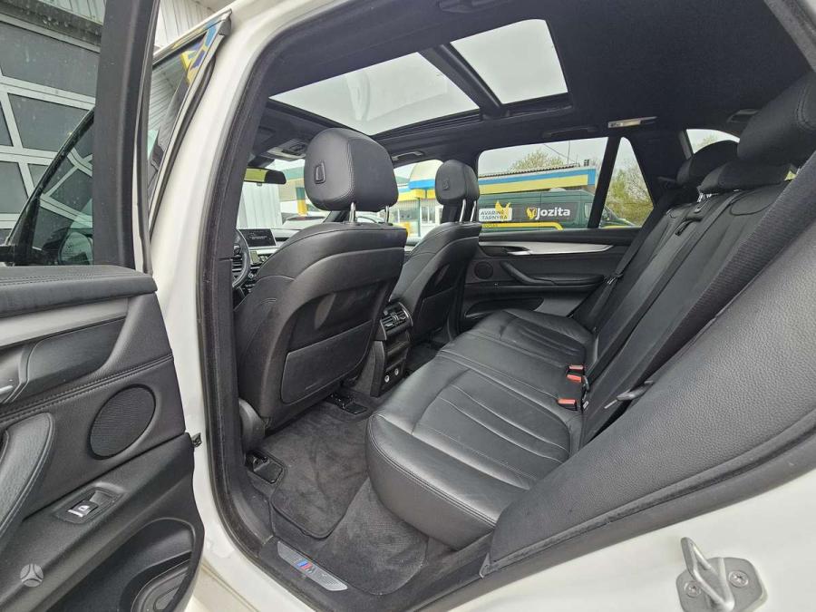 White BMW X5 2014 in Kaunas, with an engine capacity of 3.00 L and mileage of 221 thousand km for 19900 €, photo 33 on AUTOMOTO.COM.LV