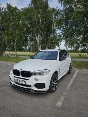 White BMW X5 2014 in Vilnius, with an engine capacity of 3.00 L and mileage of 237 thousand km for 20900 €, photo 3 on AUTOMOTO.COM.LV