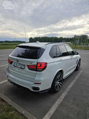 White BMW X5 2014 in Vilnius, with an engine capacity of 3.00 L and mileage of 237 thousand km for 20900 €, photo 4 on AUTOMOTO.COM.LV