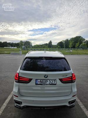 White BMW X5 2014 in Vilnius, with an engine capacity of 3.00 L and mileage of 237 thousand km for 20900 €, photo 6 on AUTOMOTO.COM.LV