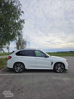 White BMW X5 2014 in Vilnius, with an engine capacity of 3.00 L and mileage of 237 thousand km for 20900 €, photo 8 on AUTOMOTO.COM.LV