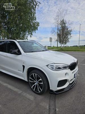 White BMW X5 2014 in Vilnius, with an engine capacity of 3.00 L and mileage of 237 thousand km for 20900 €, photo 9 on AUTOMOTO.COM.LV