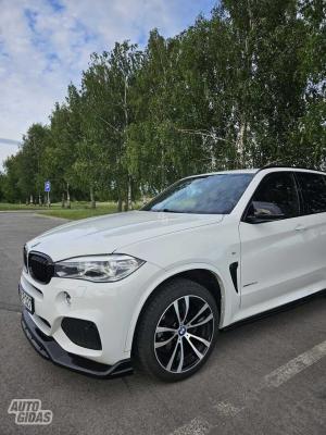 White BMW X5 2014 in Vilnius, with an engine capacity of 3.00 L and mileage of 237 thousand km for 20900 €, photo 10 on AUTOMOTO.COM.LV