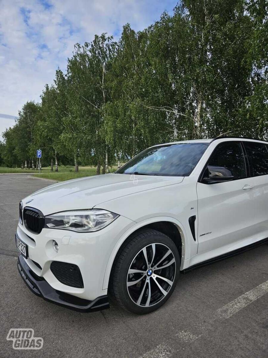White BMW X5 2014 in Vilnius, with an engine capacity of 3.00 L and mileage of 237 thousand km for 20900 €, photo 10 on AUTOMOTO.COM.LV