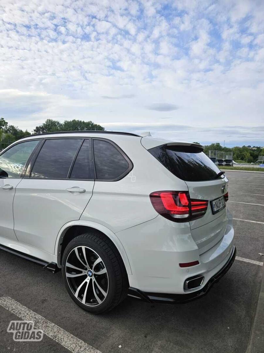 White BMW X5 2014 in Vilnius, with an engine capacity of 3.00 L and mileage of 237 thousand km for 20900 €, photo 11 on AUTOMOTO.COM.LV