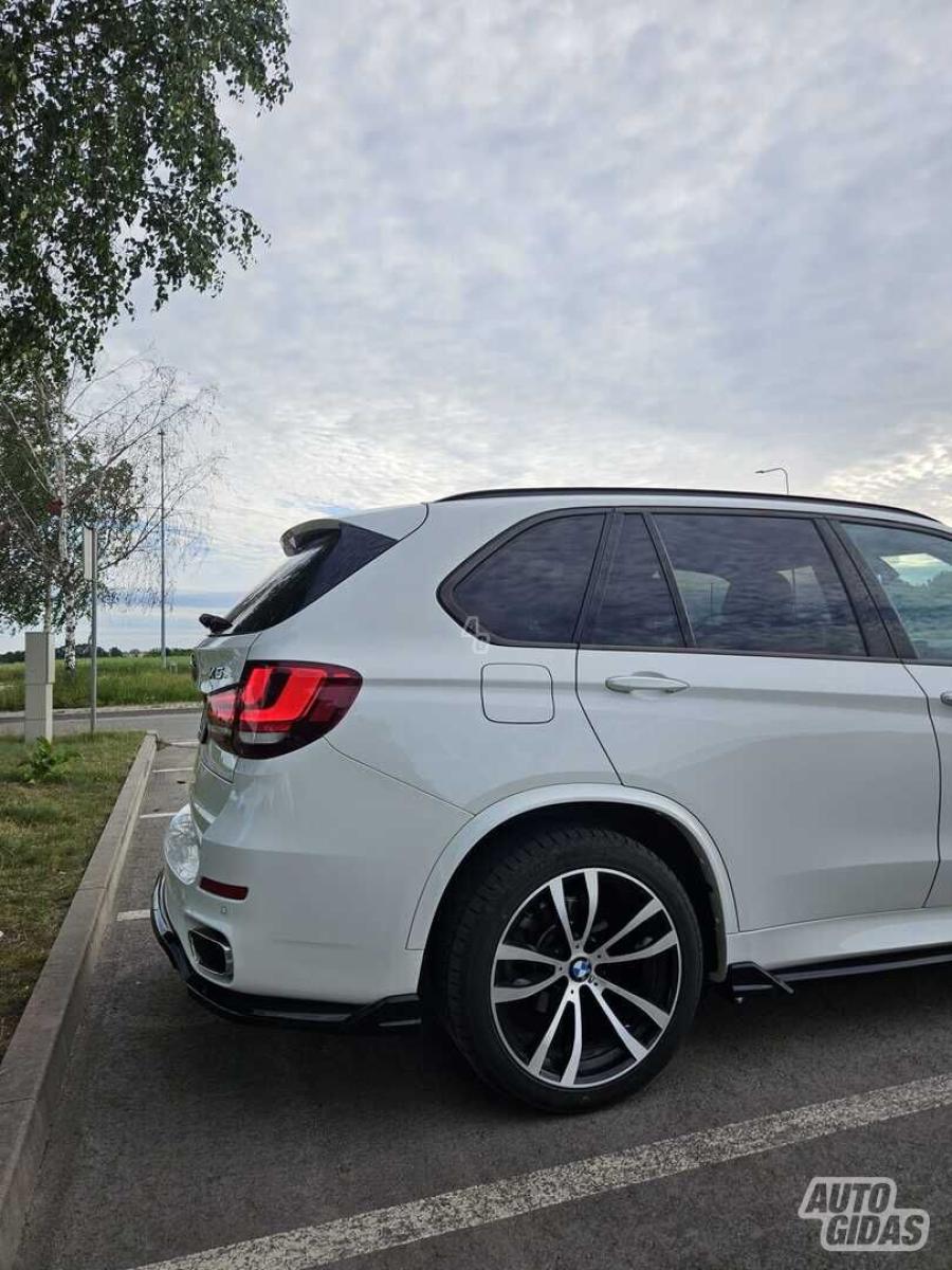 White BMW X5 2014 in Vilnius, with an engine capacity of 3.00 L and mileage of 237 thousand km for 20900 €, photo 12 on AUTOMOTO.COM.LV
