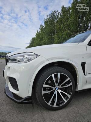 White BMW X5 2014 in Vilnius, with an engine capacity of 3.00 L and mileage of 237 thousand km for 20900 €, photo 13 on AUTOMOTO.COM.LV