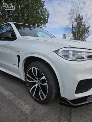 White BMW X5 2014 in Vilnius, with an engine capacity of 3.00 L and mileage of 237 thousand km for 20900 €, photo 14 on AUTOMOTO.COM.LV