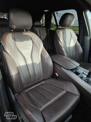 White BMW X5 2014 in Vilnius, with an engine capacity of 3.00 L and mileage of 237 thousand km for 20900 €, photo 19 on AUTOMOTO.COM.LV