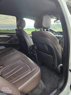 White BMW X5 2014 in Vilnius, with an engine capacity of 3.00 L and mileage of 237 thousand km for 20900 €, photo 20 on AUTOMOTO.COM.LV