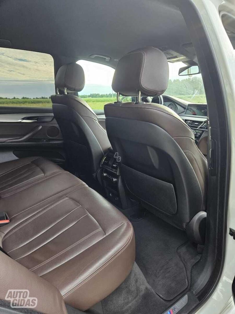 White BMW X5 2014 in Vilnius, with an engine capacity of 3.00 L and mileage of 237 thousand km for 20900 €, photo 20 on AUTOMOTO.COM.LV