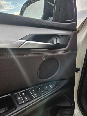 White BMW X5 2014 in Vilnius, with an engine capacity of 3.00 L and mileage of 237 thousand km for 20900 €, photo 22 on AUTOMOTO.COM.LV