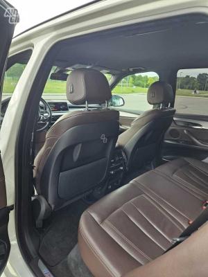White BMW X5 2014 in Vilnius, with an engine capacity of 3.00 L and mileage of 237 thousand km for 20900 €, photo 23 on AUTOMOTO.COM.LV