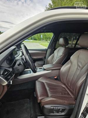 White BMW X5 2014 in Vilnius, with an engine capacity of 3.00 L and mileage of 237 thousand km for 20900 €, photo 24 on AUTOMOTO.COM.LV